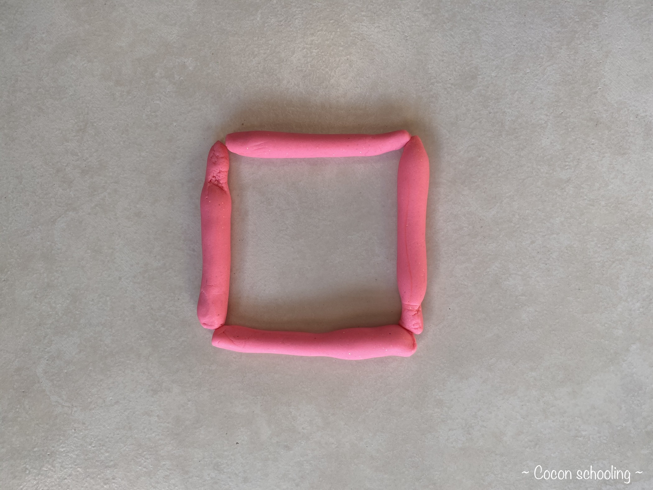 Les formes en pâte à modeler – Cocon-Schooling