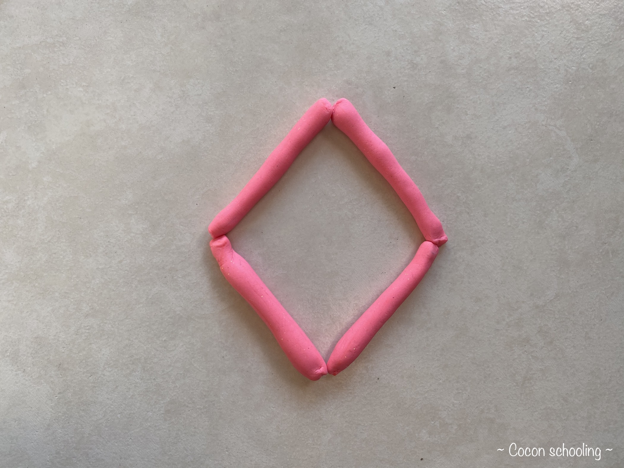 Les formes en pâte à modeler – Cocon-Schooling